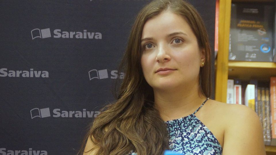 De Tudo um Pouquinho: [Conhecendo o Autor] Laís Rodrigues