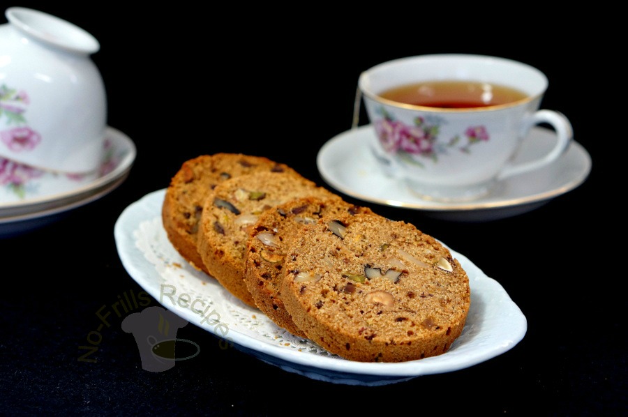 Mixed nuts and Date tea bread baked in a Nut Loaf Tin ~ 坚果干枣蛋糕