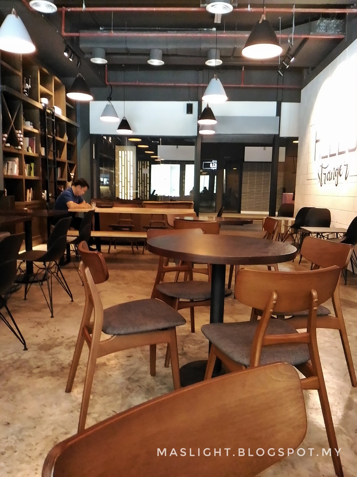 the life of a psychotic weirdo: MASLIGHT'S BLOG: [Cafe] Hello Stranger ...