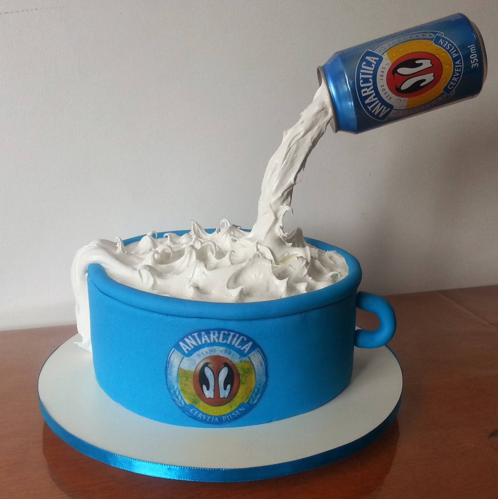 Dione Gomes Bolos Decorados: BOLO CERVEJA