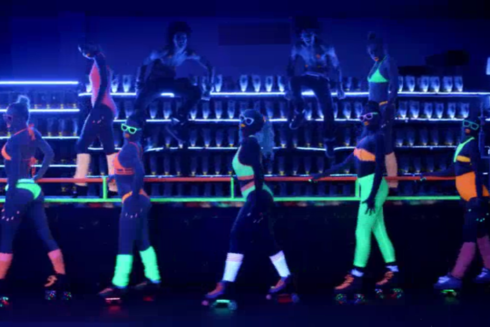 NAIL MOGUL: Beyonce Music Video Blow Neon Nails HOT!!