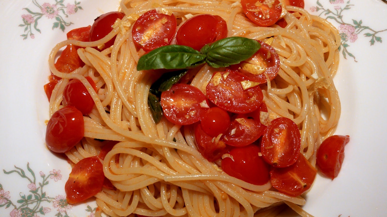 La Cucina de Marcello Cuoco: Spaghetti, con pomodori, basilico e limone