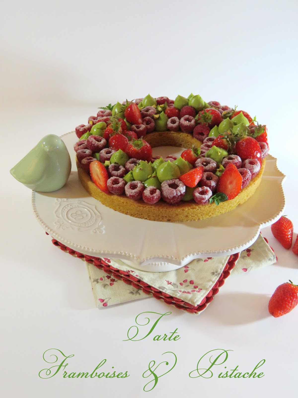 J'en reprendrai bien un bout...: Tarte Framboises & Pistache