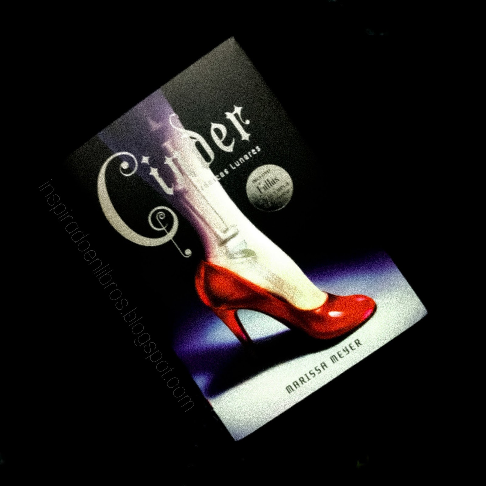 *InspiradoEnLibros*: Cinder - Marissa Meyer - VRYA - Reseña