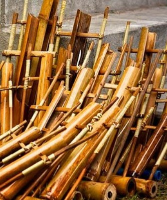 SEJARAH DAN PERKEMBANGAN ANGKLUNG | SENI - BUDAYA INDONESIA