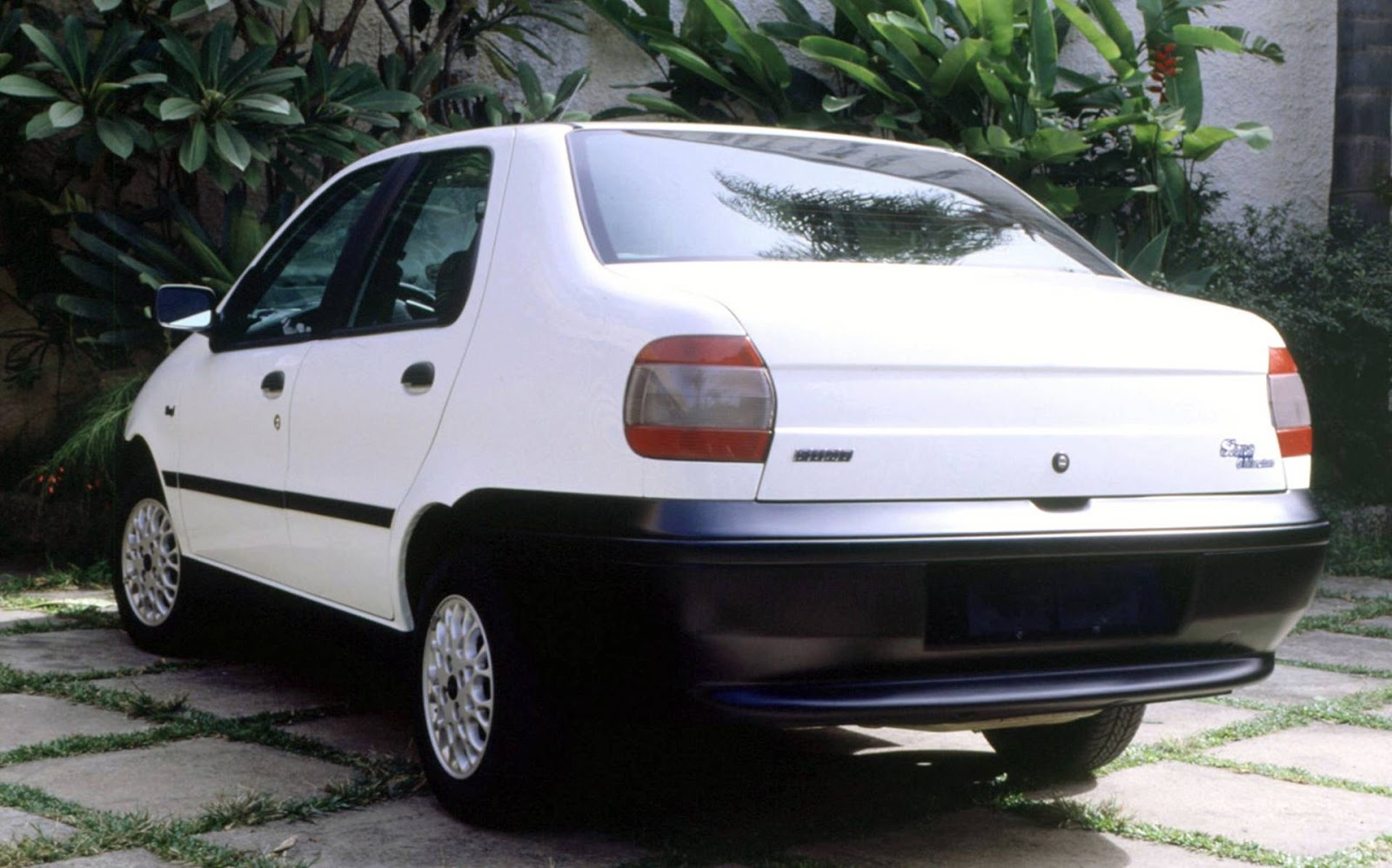 Fiat Siena 1998 SL e HL 1.6 16V - fotos e especificações