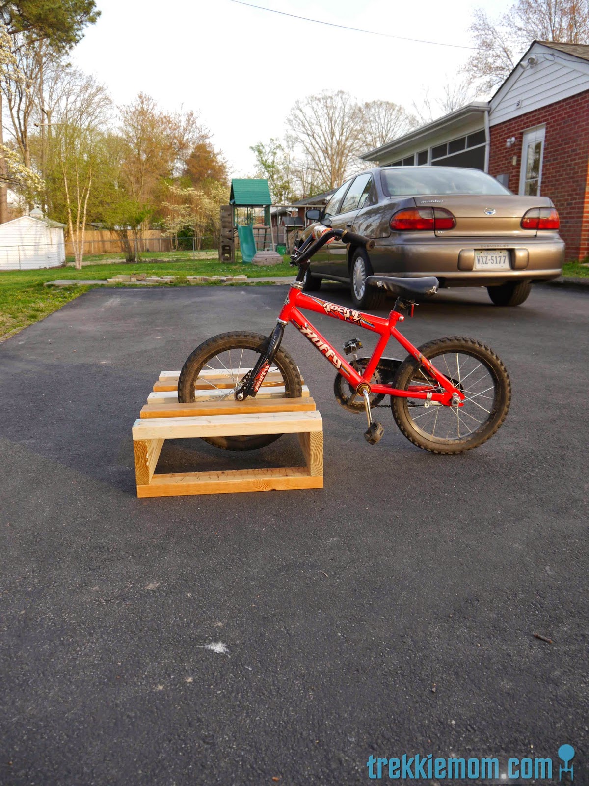 Trekkie Mom: Kids' Easy Bike Rack