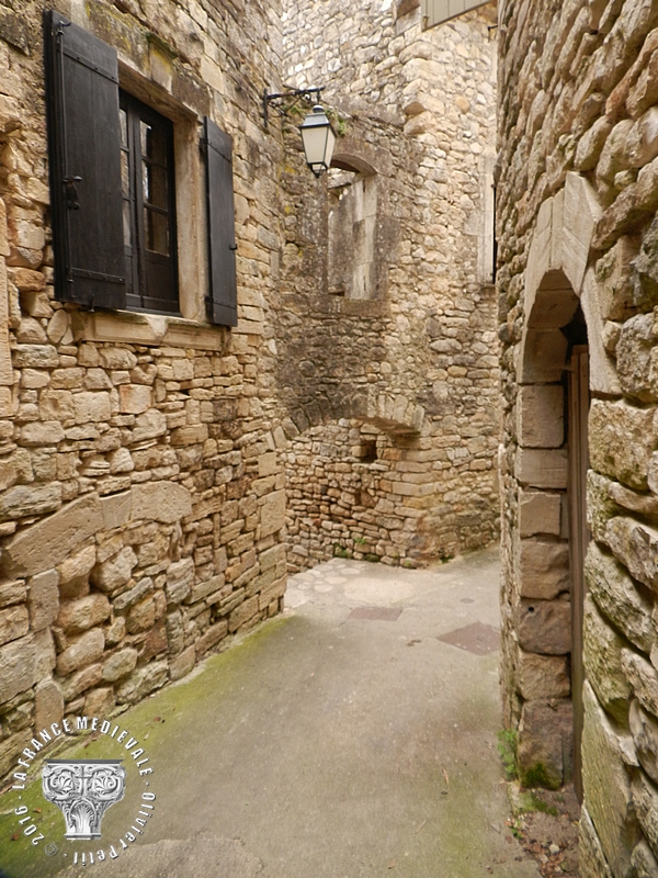 LA FRANCE MEDIEVALE: MONTCLUS (30) - Village médiéval