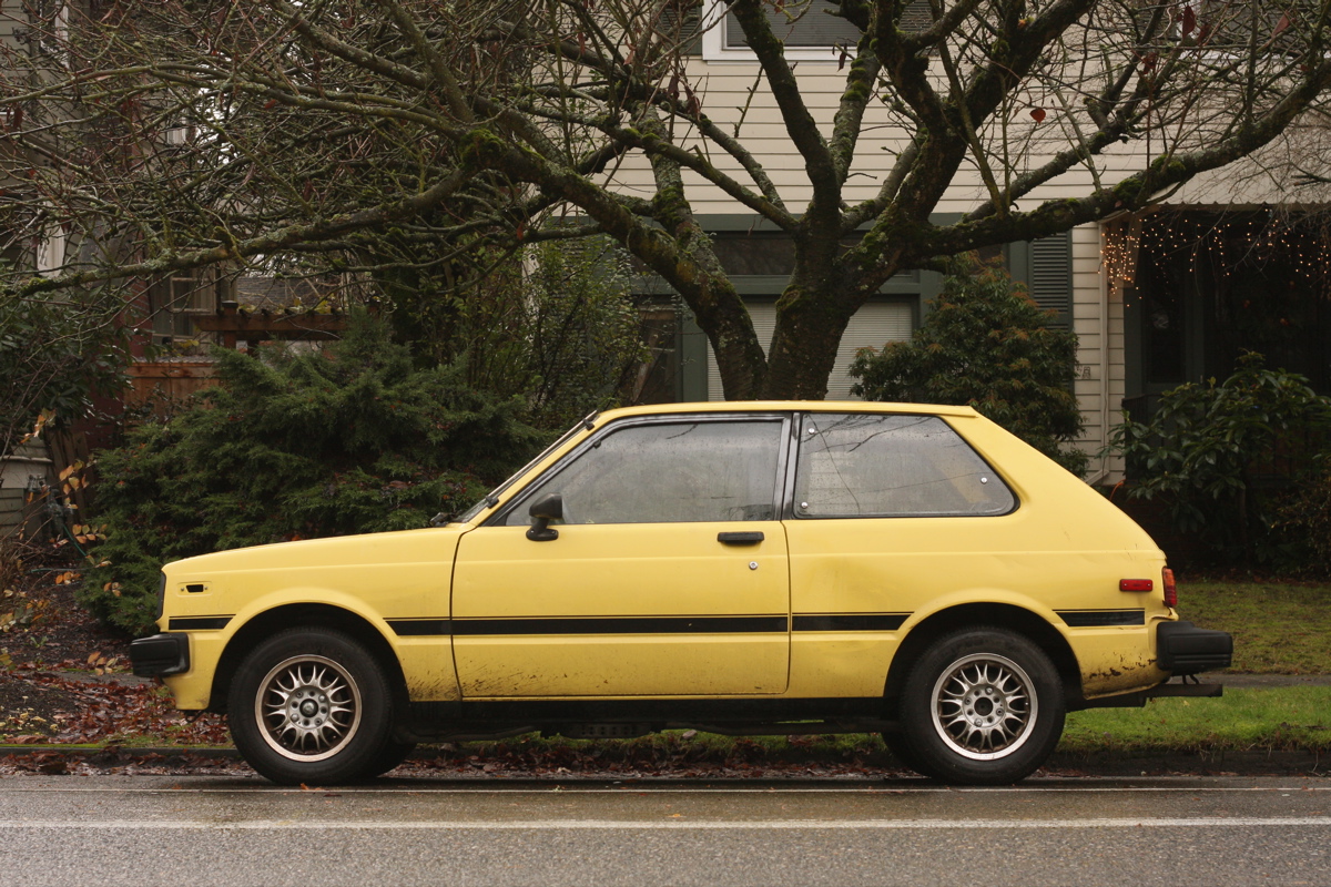 Toyota starlet 1982 - photoloki