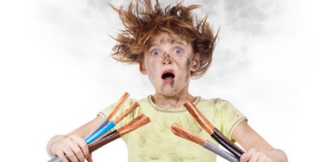 Pertolongan Pertama Jika Terkena Sengatan Listrik - Sedut Blog