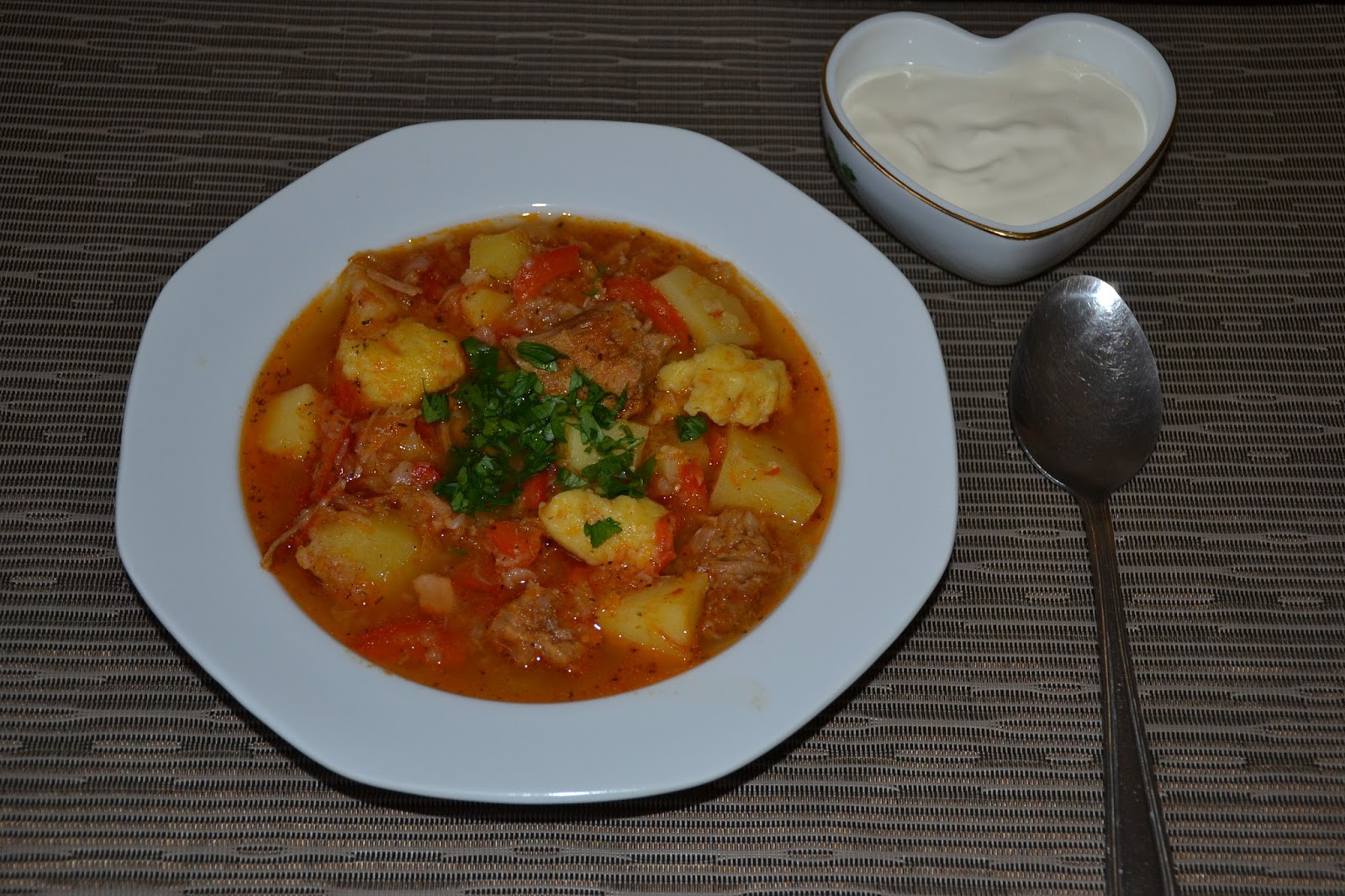 Savoare in bucate: Gulas unguresc