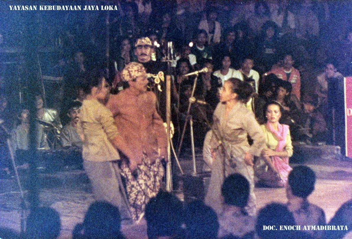 MH Taufik Spd Blog: SENI TEATER INDONESIA