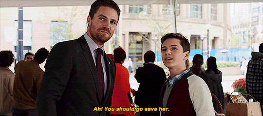 HUMOUR - OLICITY IS THE WAY 6x07 - Dammi una manetta che ti faccio ... HUMOUR - OLICITY IS THE WAY 6x07 - Dammi una manetta che ti faccio ...