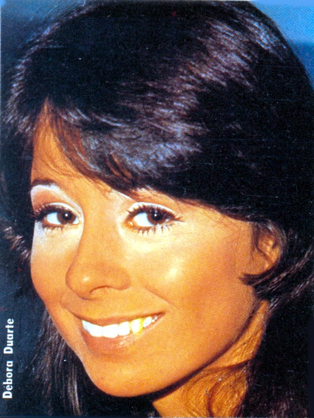 Astros em Revista: DÉBORA DUARTE UMA VIDA DIANTE DAS CÂMERAS