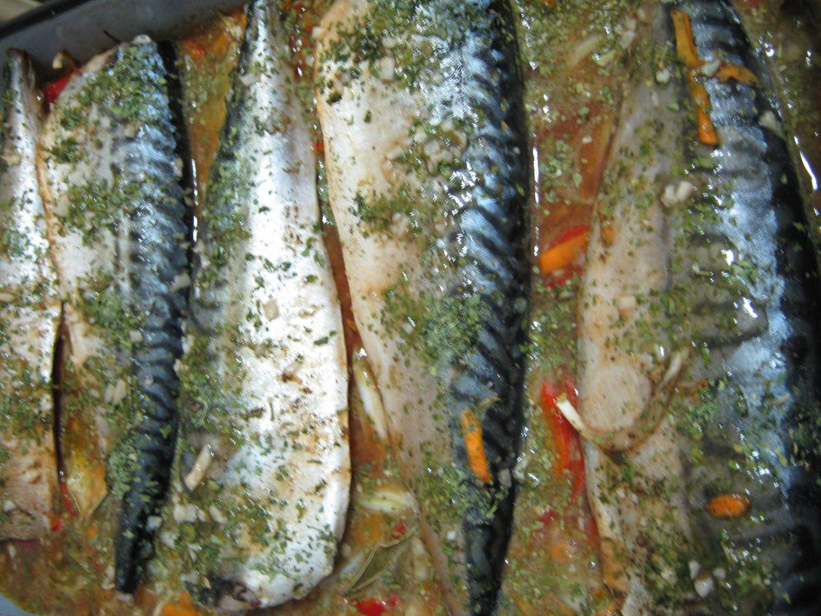 Retete de mancaruri: Mackerel with vegetables, baked./Macrou cu legume ...