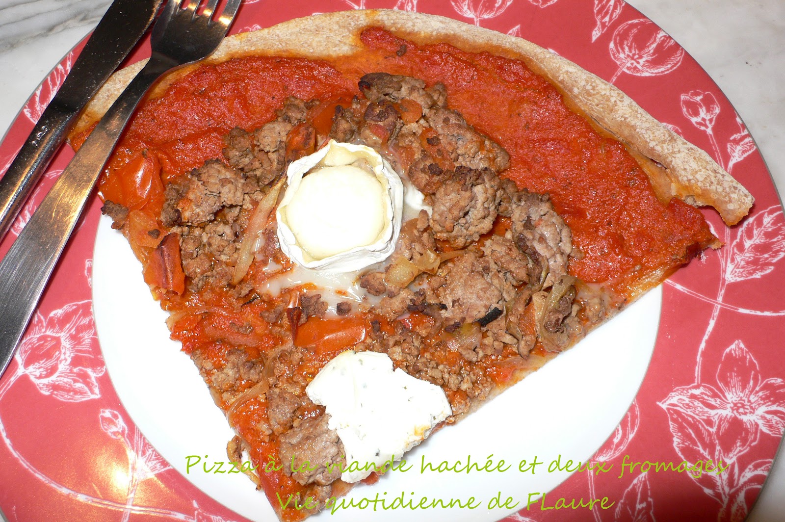 Pizza à la viande hachée et deux fromages