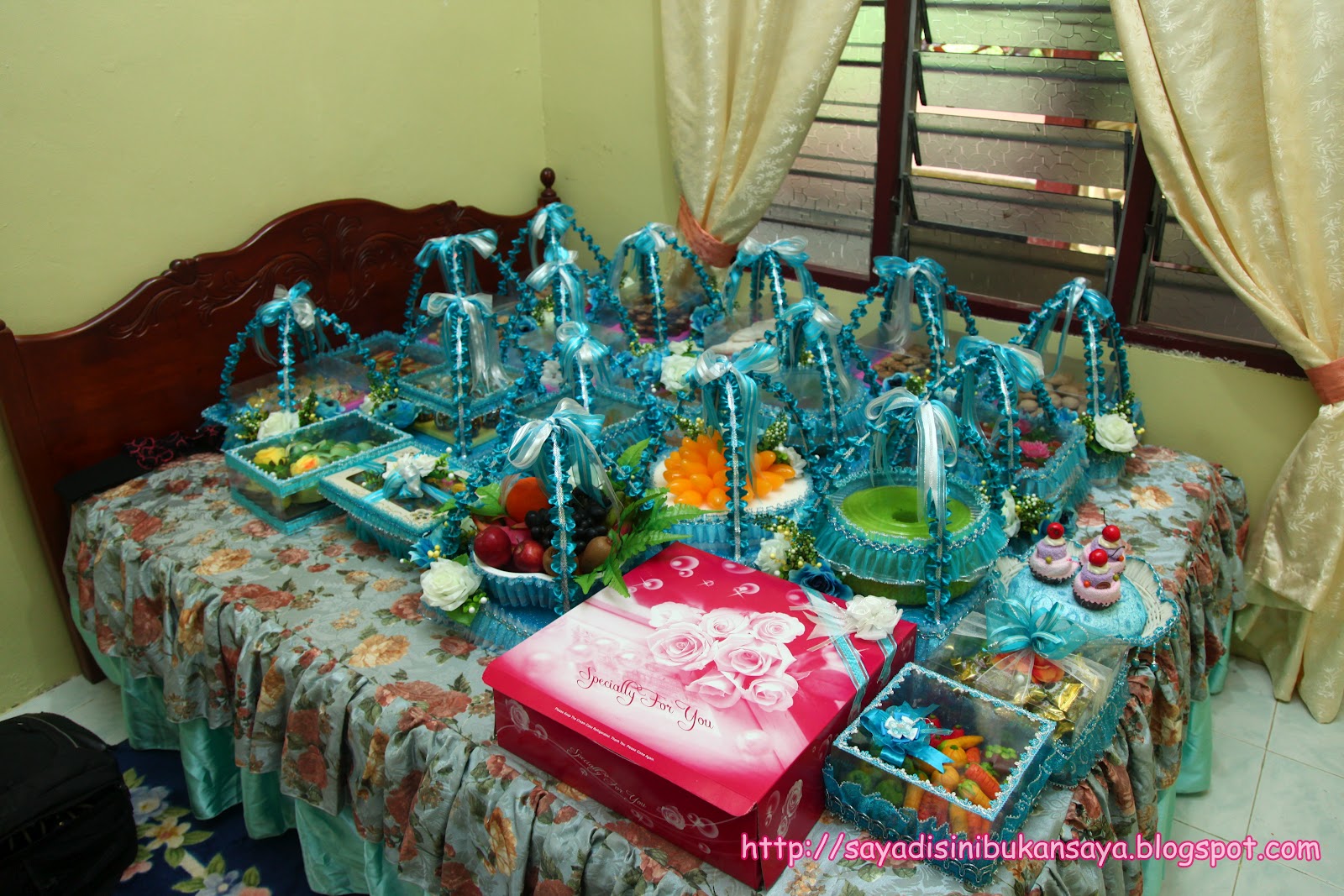 BukanSayaDisini: Hantaran Tunang Tema Biru Turquoise