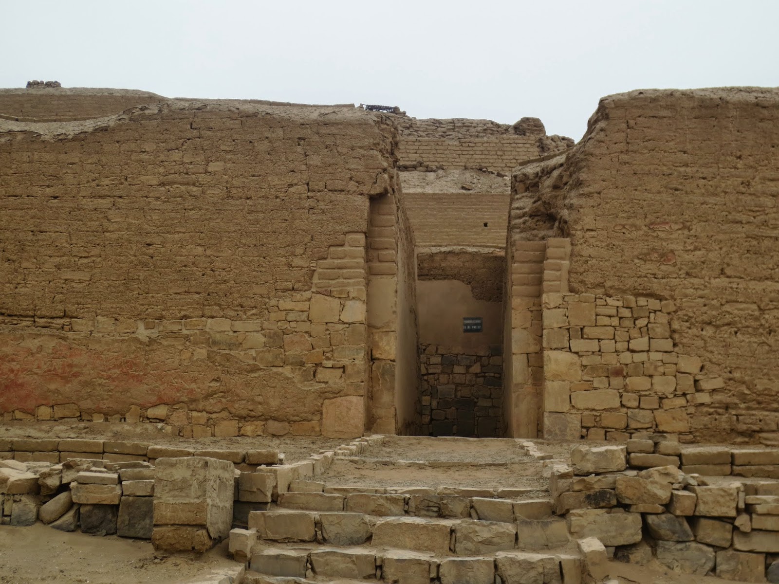 The Travelling Lindfields: Pachacamac: looking into the eyes of a God.