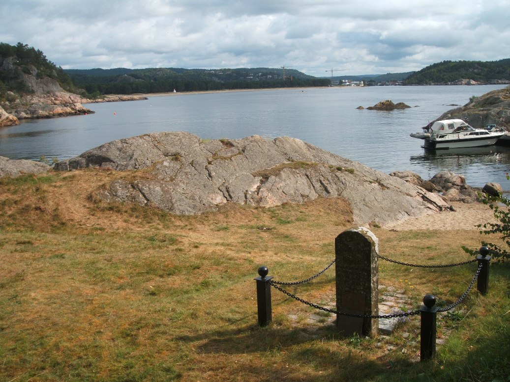 Dag Trygsland Hoelseth: Aspholmen, Mandal (gravplass)