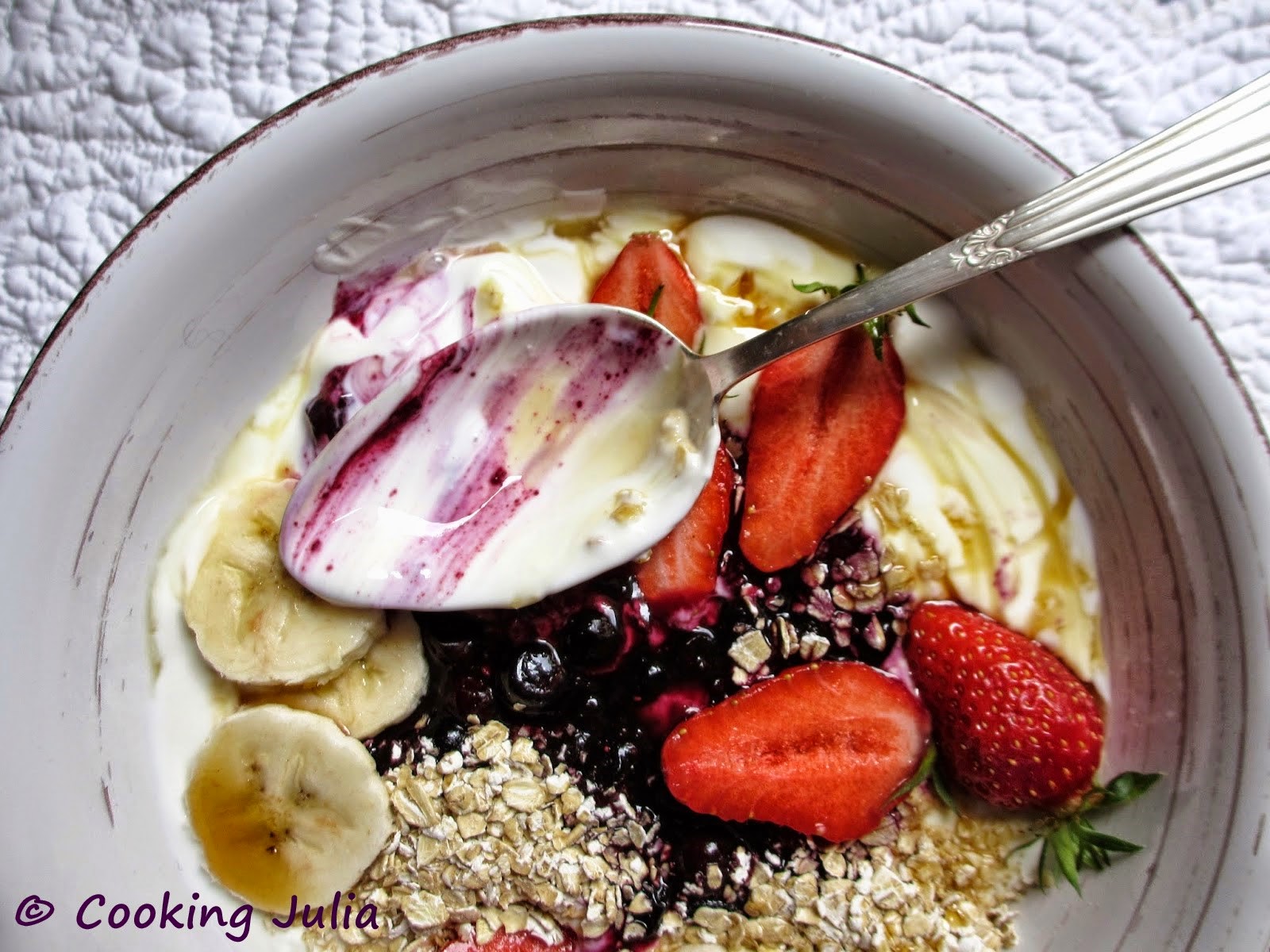 COOKING JULIA : YAOURT AUX FRUITS ET CÉRÉALES