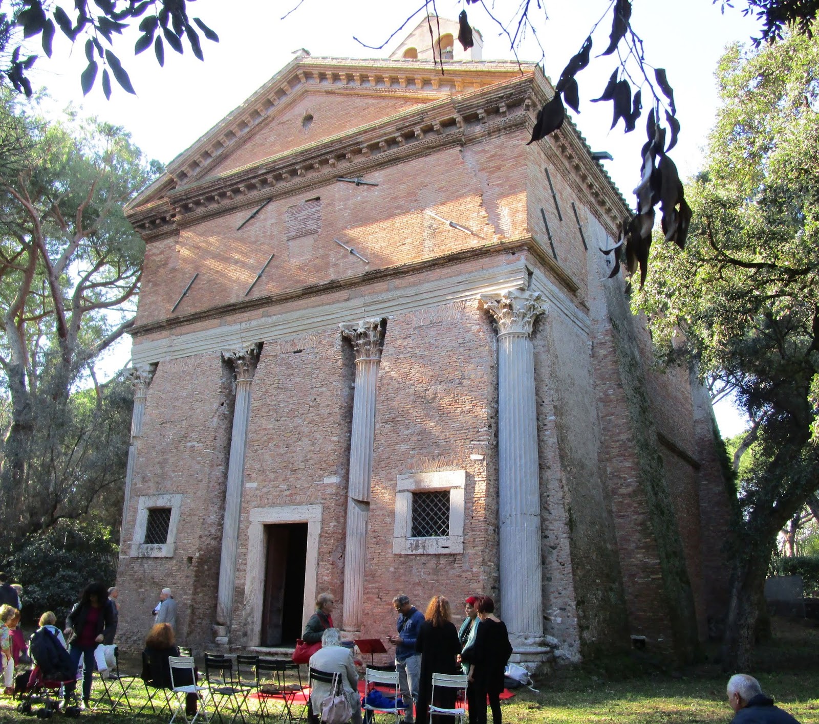 Bisanzio: Il Triopio di Erode Attico: Il tempio di Cerere e Faustina ... Bisanzio: Il Triopio di Erode Attico: Il tempio di Cerere e Faustina ...