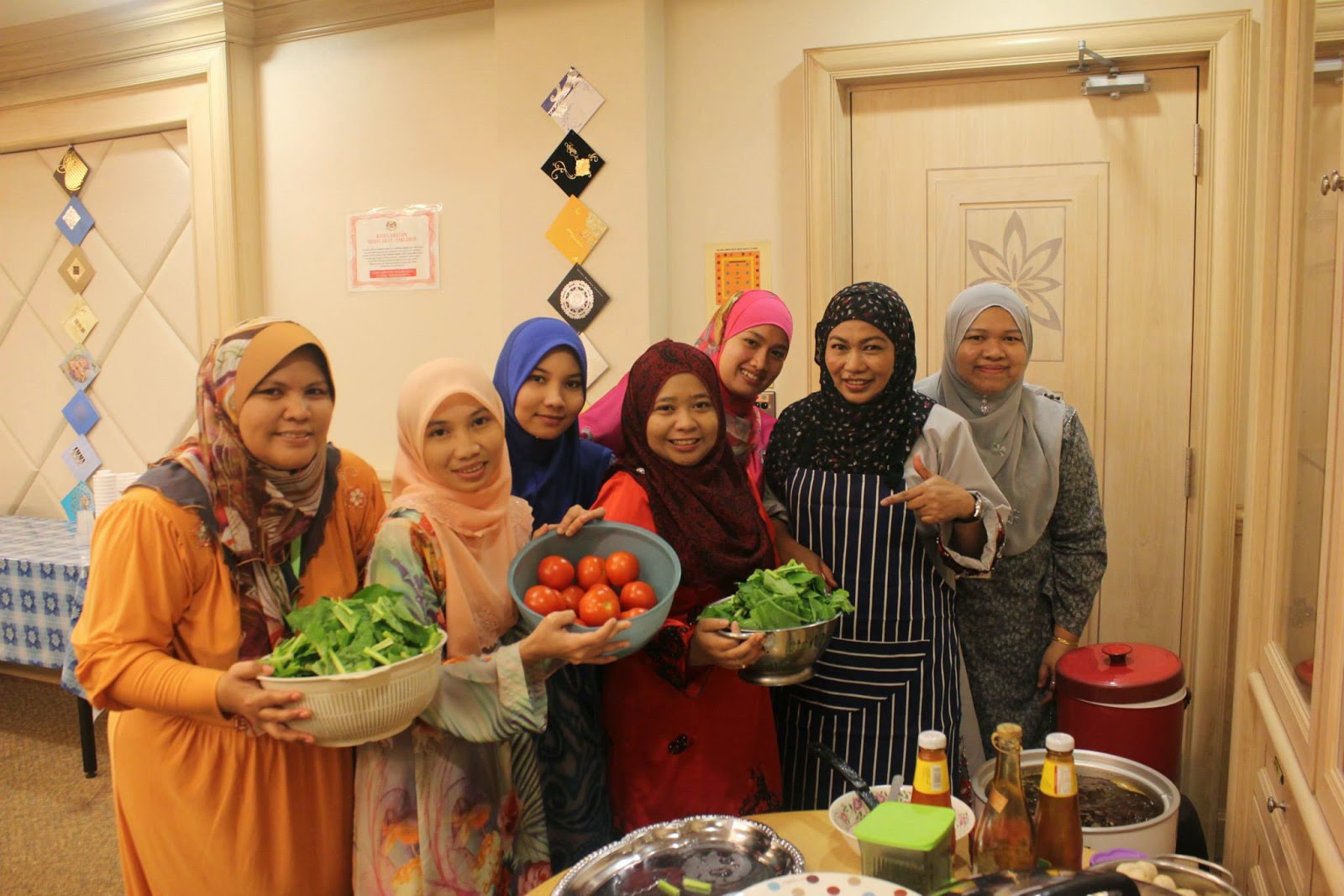 Adieyza: Jamuan Hari Raya Di Pejabat