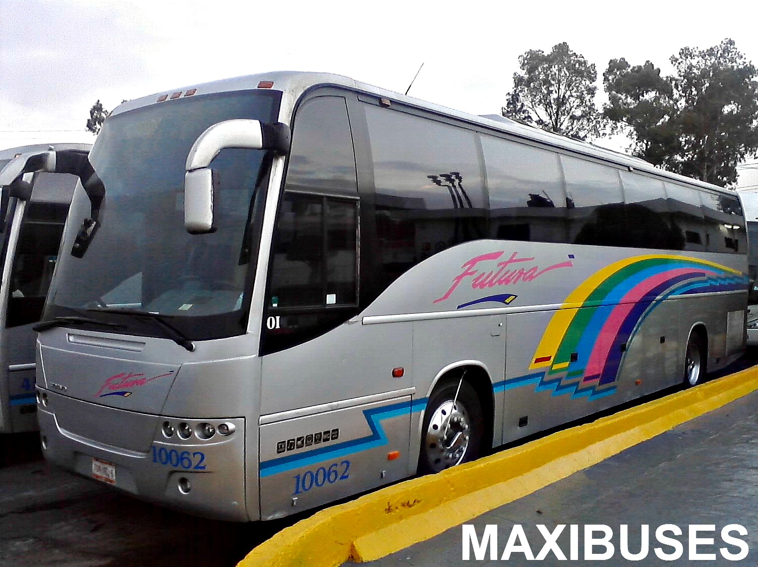 MAXIBUSES: TURISTAR LUJO Y AUTOBUSES FUTURA (SERVICIO EJECUTIVO O PLUS)