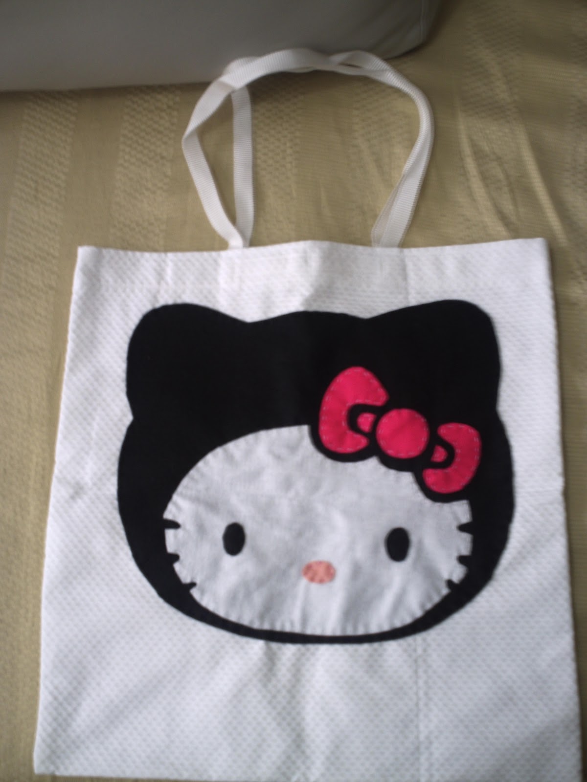 Camila & Adriano: Ecobag - Hello kitty Gatinha preta