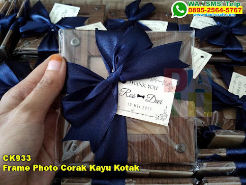 Frame Photo Corak Kayu Kotak | Souvenir Pernikahan