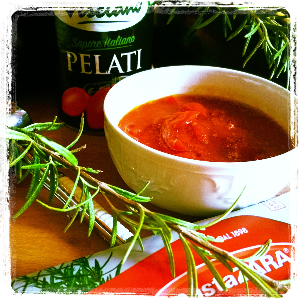 Spaghetti con Rosmarino in salsa di Melanzane al Rosmarino | In Cucina ...