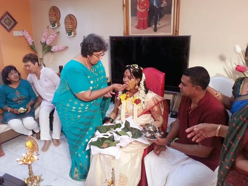 Being a Mom: Valaikappu aka Bangle Ceremony