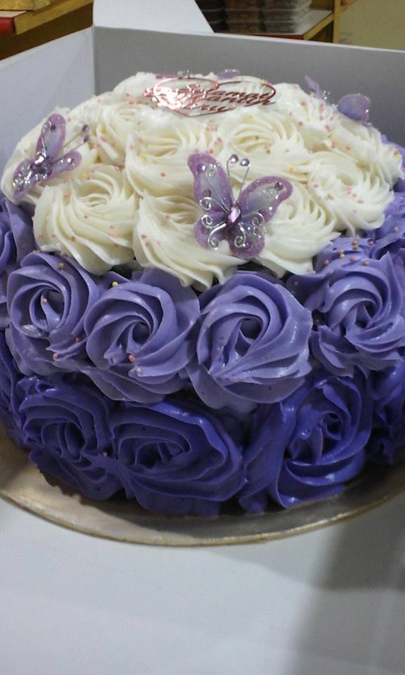 kek kahwin dan kek tunang