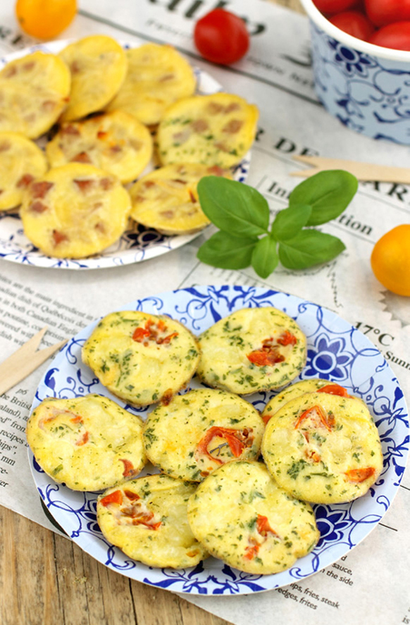 Mini-Omelettes Tomates/Mozza ou Bacon