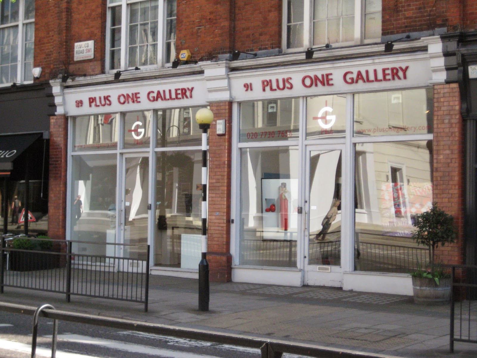 Straining over the blog..... More Tales from an Urbane Flâneur: Plus ...