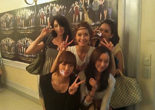 Girls’ Generation’s YoonA and her pretty photos with her friends ...