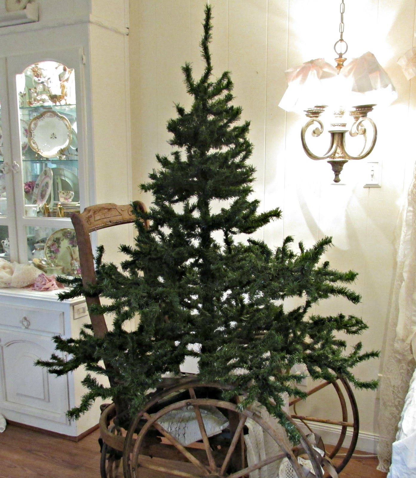 Penny's Vintage Home: Short Fat Christmas Tree