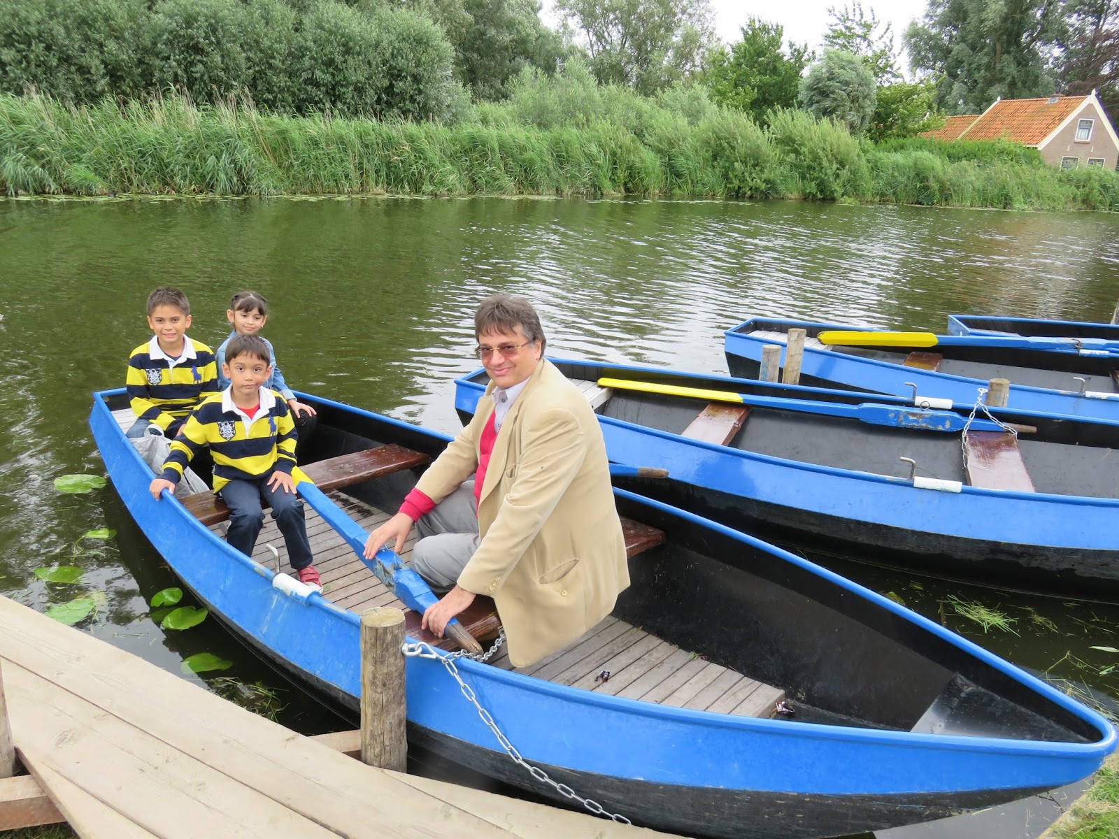 Kee Hua Chee Live!: ROWING THE BOAT ON A DUTCH CANAL FOR A ROLLICKING ...
