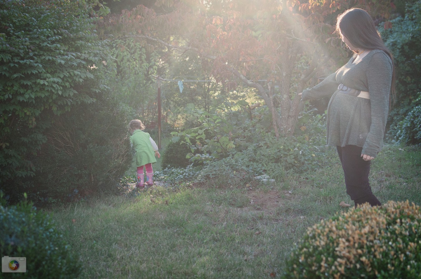 Focus on the Stories: Golden Hour Impromptu Backyard Photo Shoot