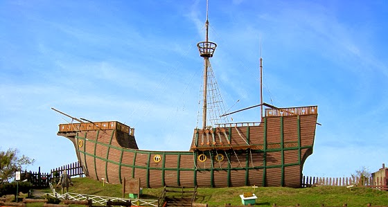 Leo, veo y te cuento: “LA CARABELA” SANTA MARIA, EN SANTA TERESITA