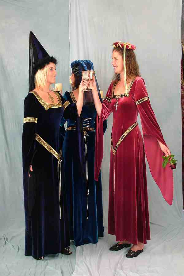Medieval Dresses: Veils for Medieval Women
