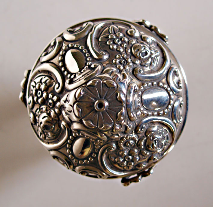 Silver: Rare Solid Silver Victorian String Holder - London 1895