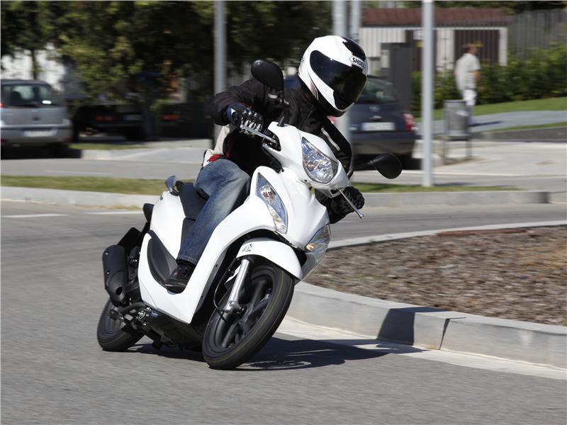 De Alguna Manera...: Scooter Honda Vision 110 c.c. De Alguna Manera...