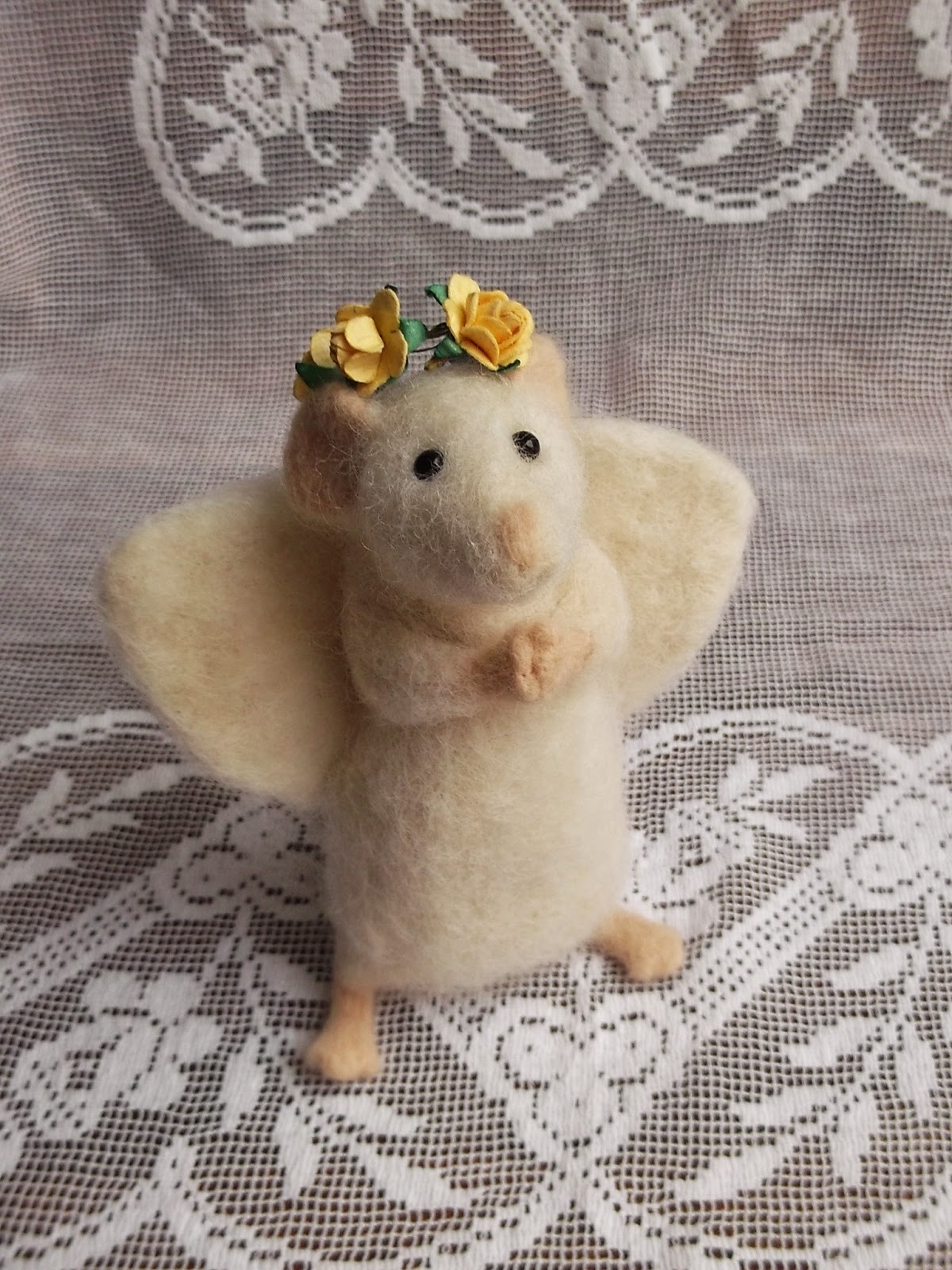 Love, Mrs Plop: Mouse Angel gets a flower garland :)