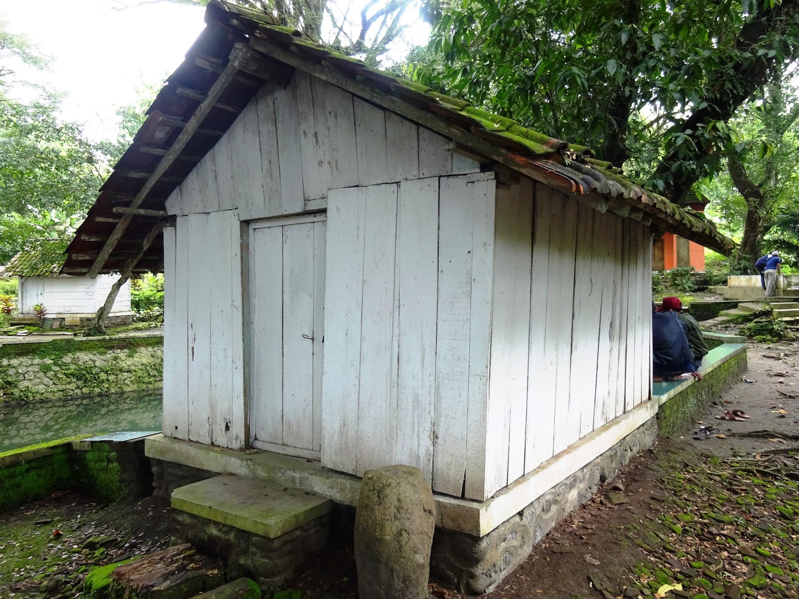 jombang city guide: Sendang Made : Petilasan Prabu Airlangga ...