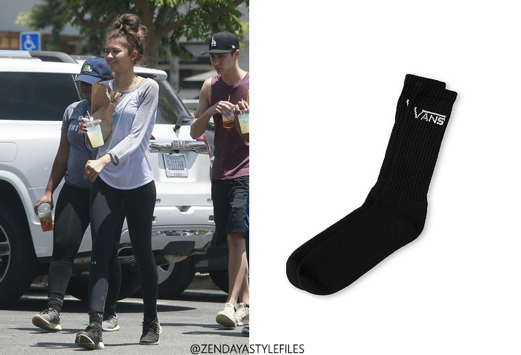 Zendaya Hiking With Friends!