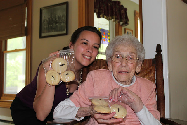 Baking it on My Own: Old Fashioned Date Filled Cookies