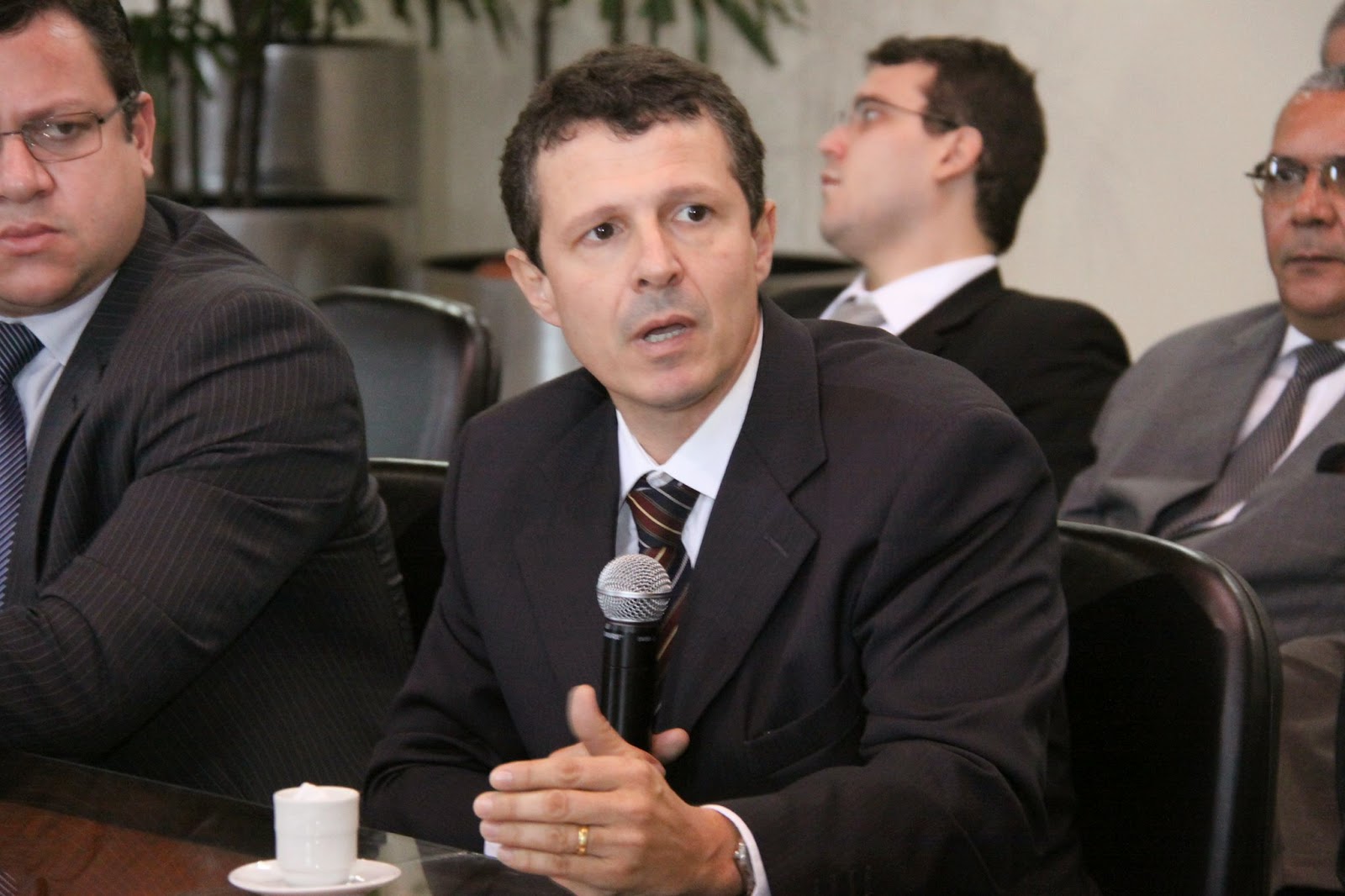 Jornal Cultura Viva por Edson Soares: Quem Indica o Quê com o doutor ...