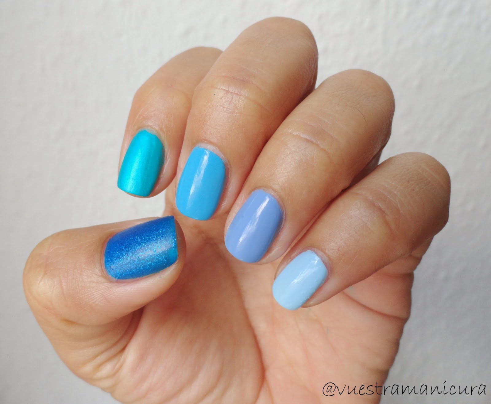 Como Conocí a Vuestra Manicura...: Craquelado azul con diferentes tonos ...