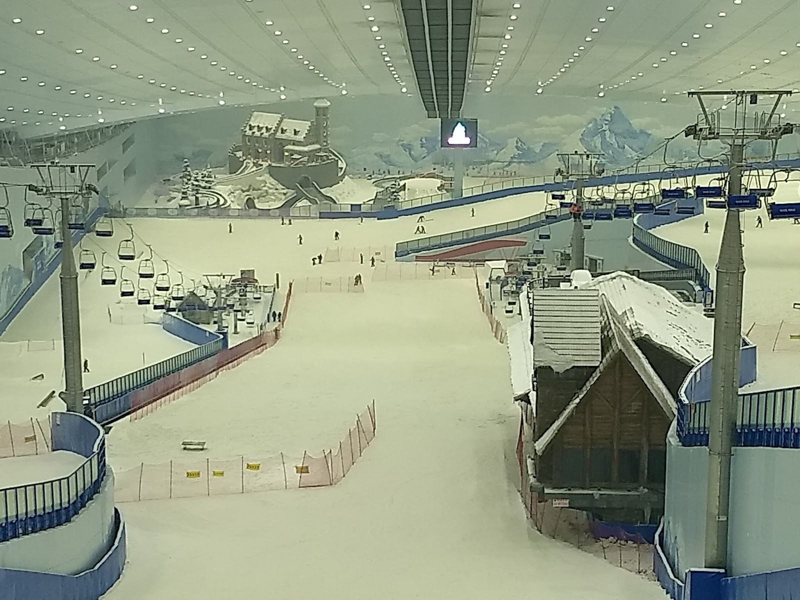 Skiing the Planet: Largest indoor ski hall... somewhere between North ...