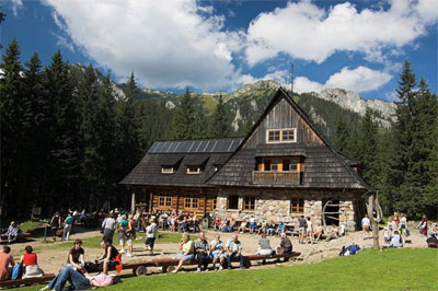 W góry: Schronisko PTTK w Dolinie Roztoki